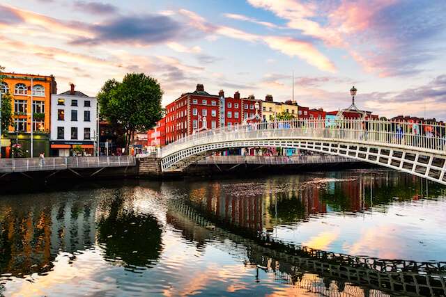 Pont fleuve maisons Dublin