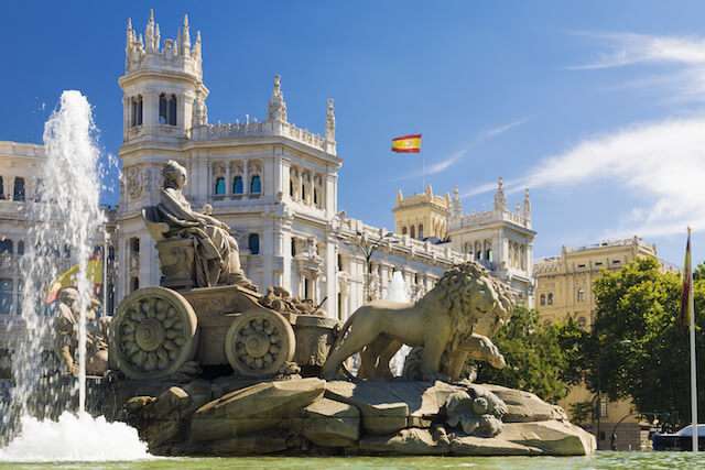 Statue drapeau Madrid 