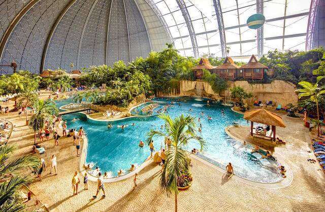 Île tropicale dôme piscine palmiers Allemagne