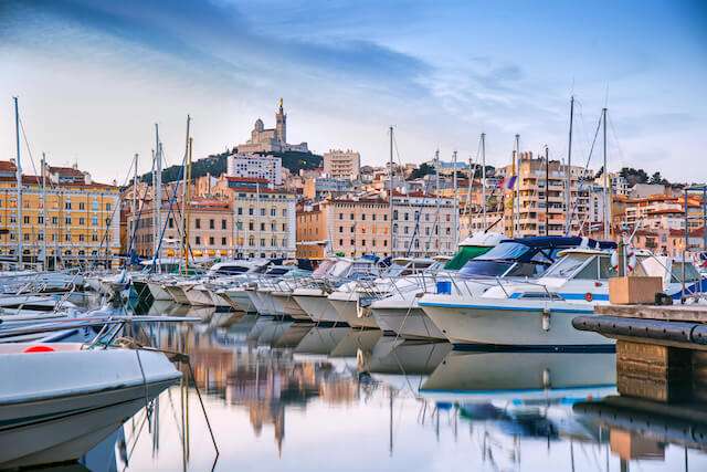 Vieux port quartier Marseille bateaux Notre Dame