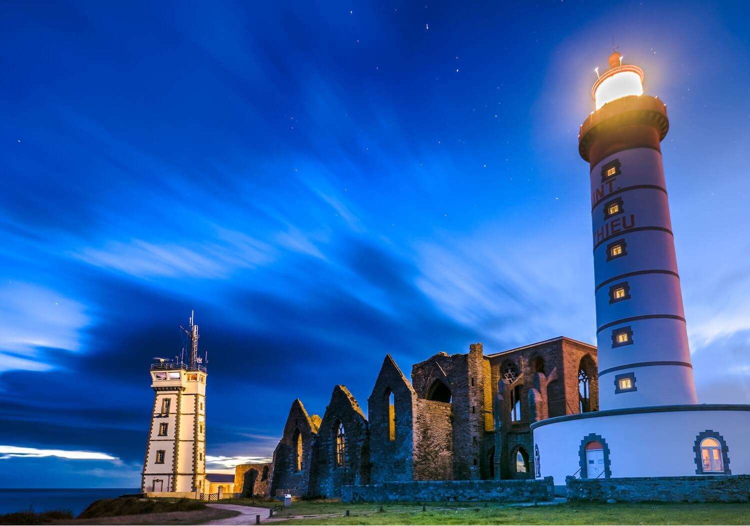 phare en bretagne