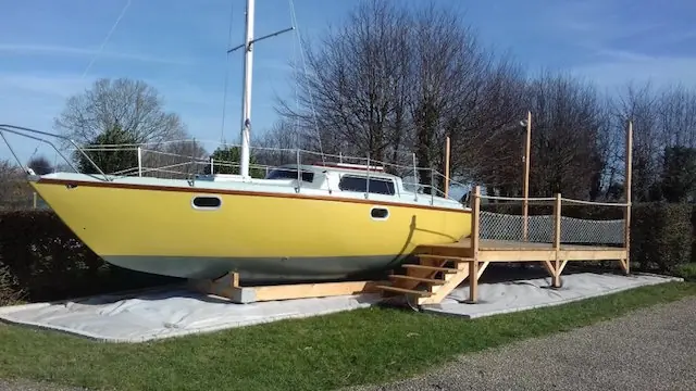 Bateau jaune terrasse