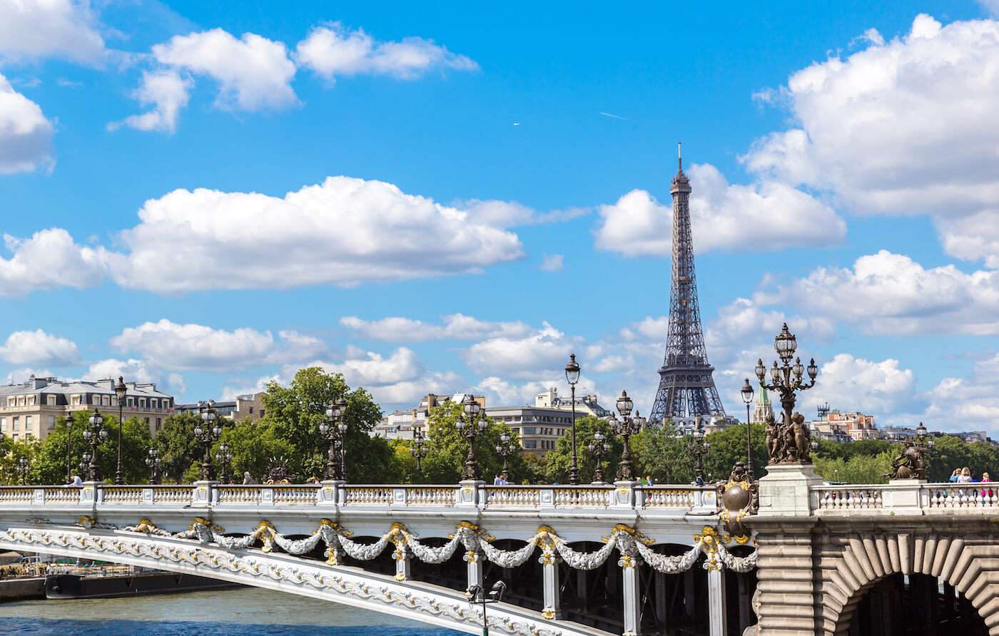 Paris Pont Alexandre III ciel bleu