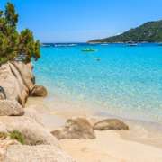 Plage et eau turquoise Corse