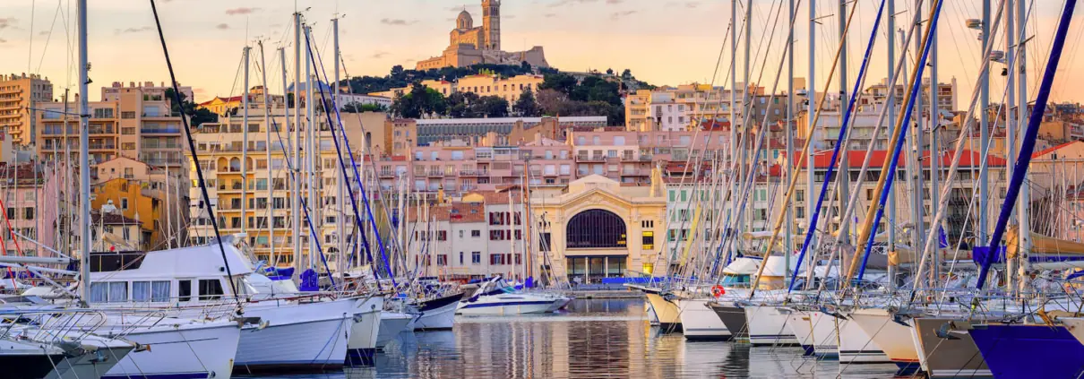 Vieux port Marseille coucher de soleil bateaux