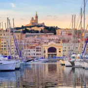 Vieux port Marseille coucher de soleil bateaux