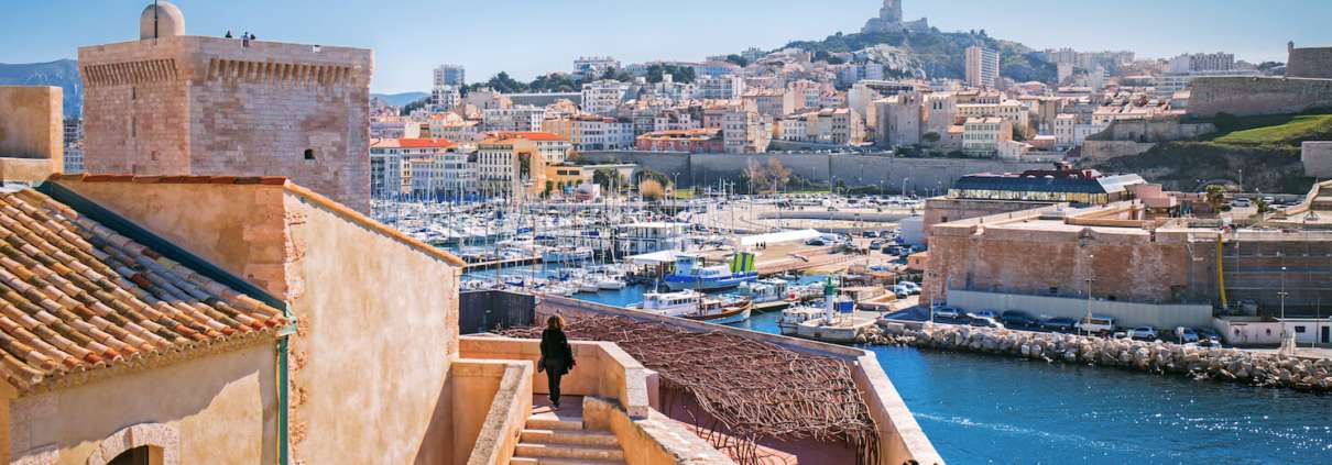 Vue Marseille Fort bateaux ciel bleu