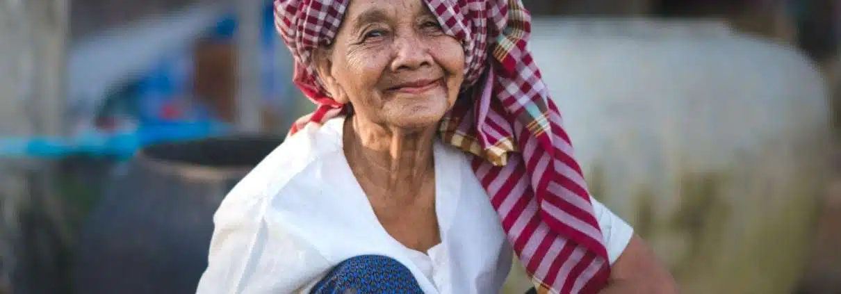 Femme cambodgienne agée