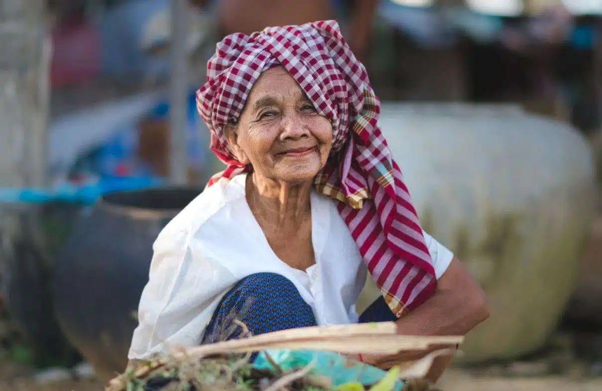 Femme cambodgienne agée